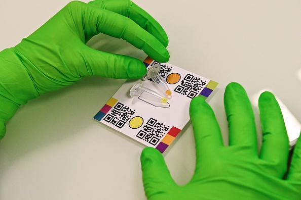 Coronavirus : le test salivaire EasyCov remboursé par la Sécurité sociale