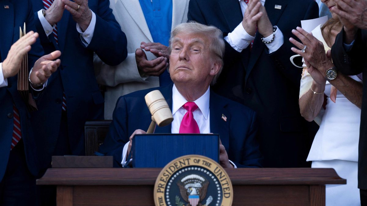 "Grande et belle loi" : Donald Trump choisit la fête nationale pour ...