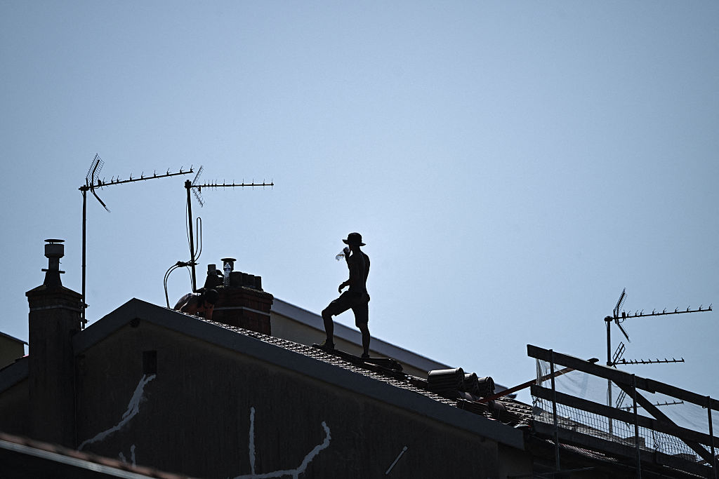 Canicule : un charpentier de 19 ans meurt d'hyperthermie sur un ...